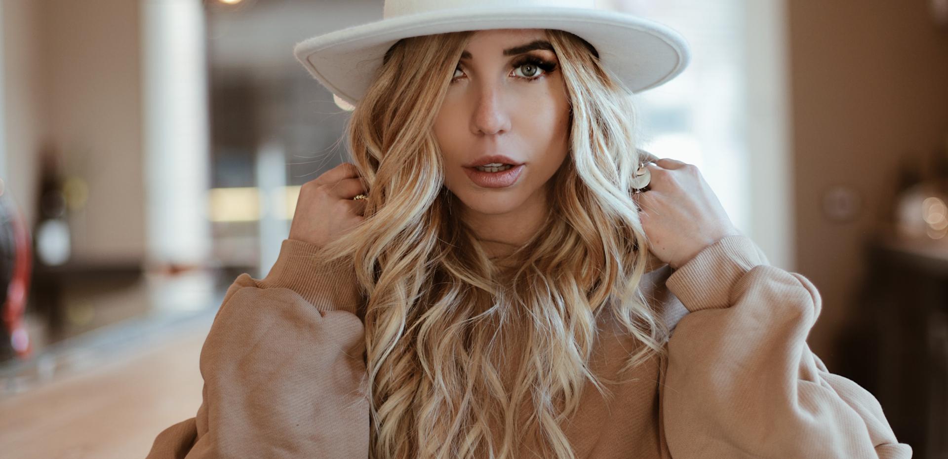 ANNYWEAR by Anna Penello